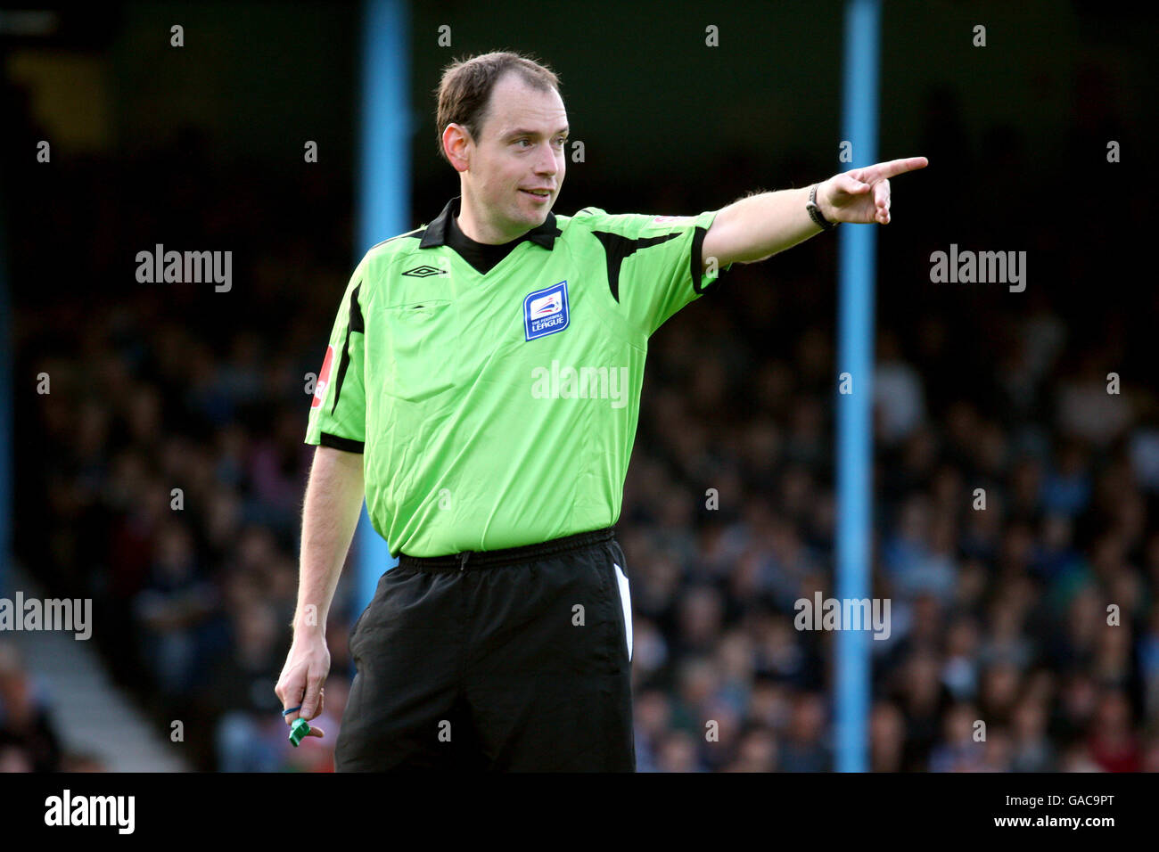 Referee robert shoebridge hi-res stock photography and images - Alamy