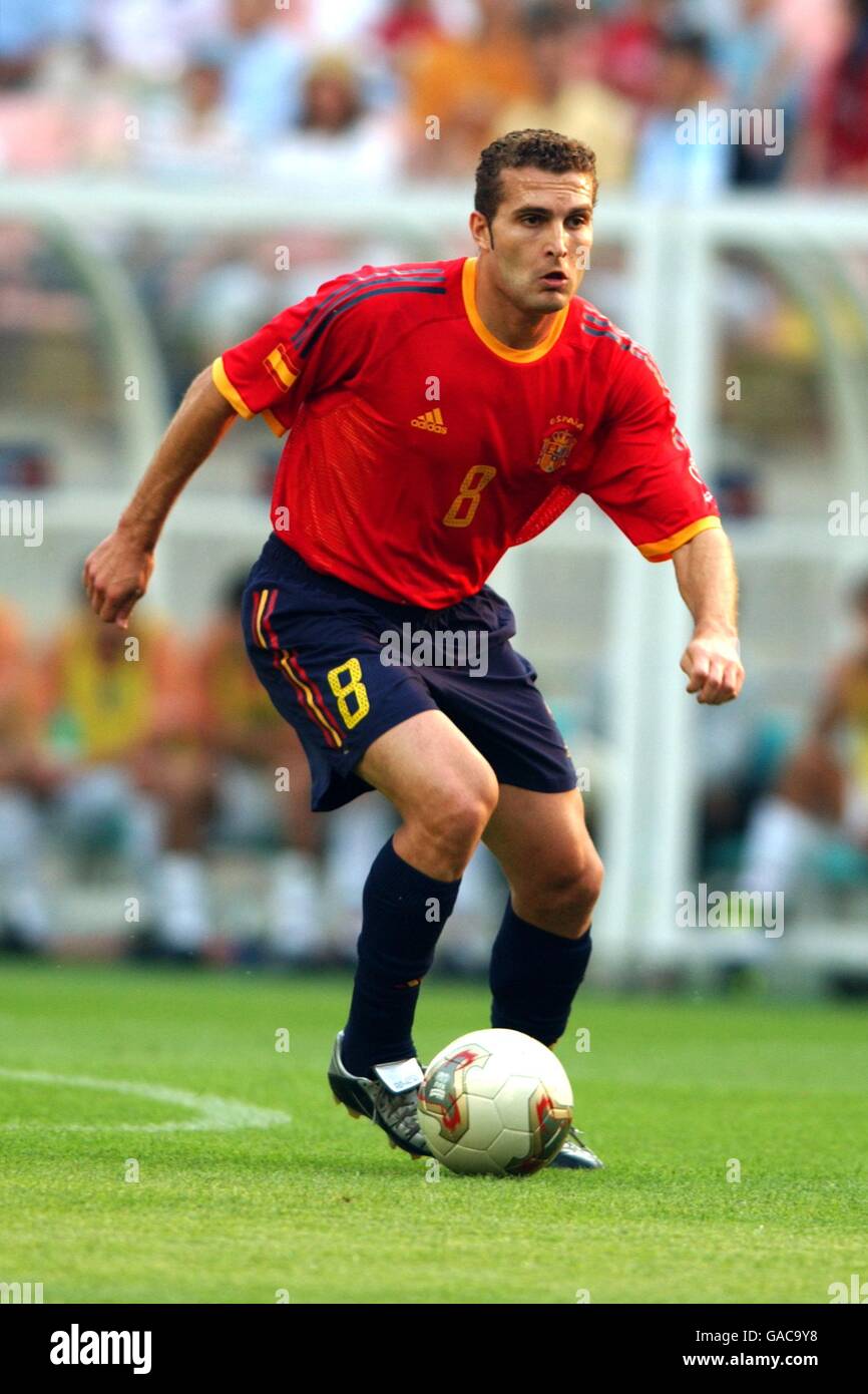 Soccer -FIFA World Cup 2002 - Group B - Spain v Paraguay. Ruben Baraja ...