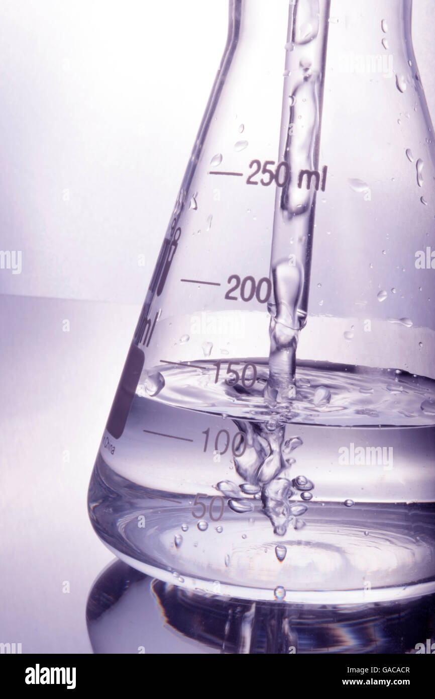 Pouring chemical into flask hi-res stock photography and images - Alamy