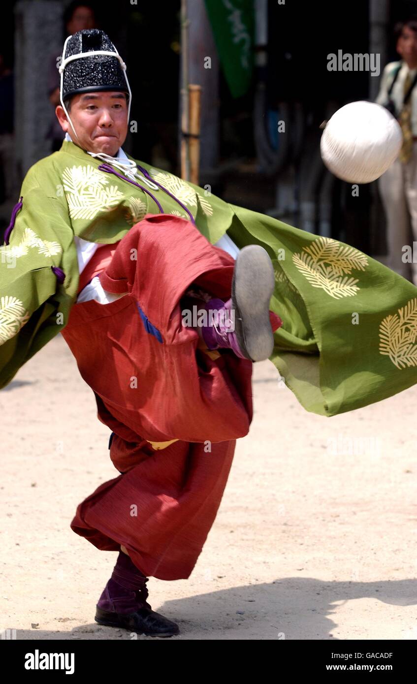Soccer fifa world cup 2002 kemari in koyoto hi-res stock photography ...