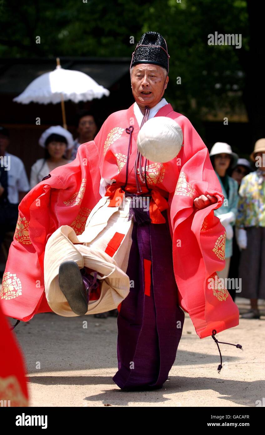 Soccer - FIFA World Cup 2002 - Kemari in Koyoto, Japan Stock Photo - Alamy