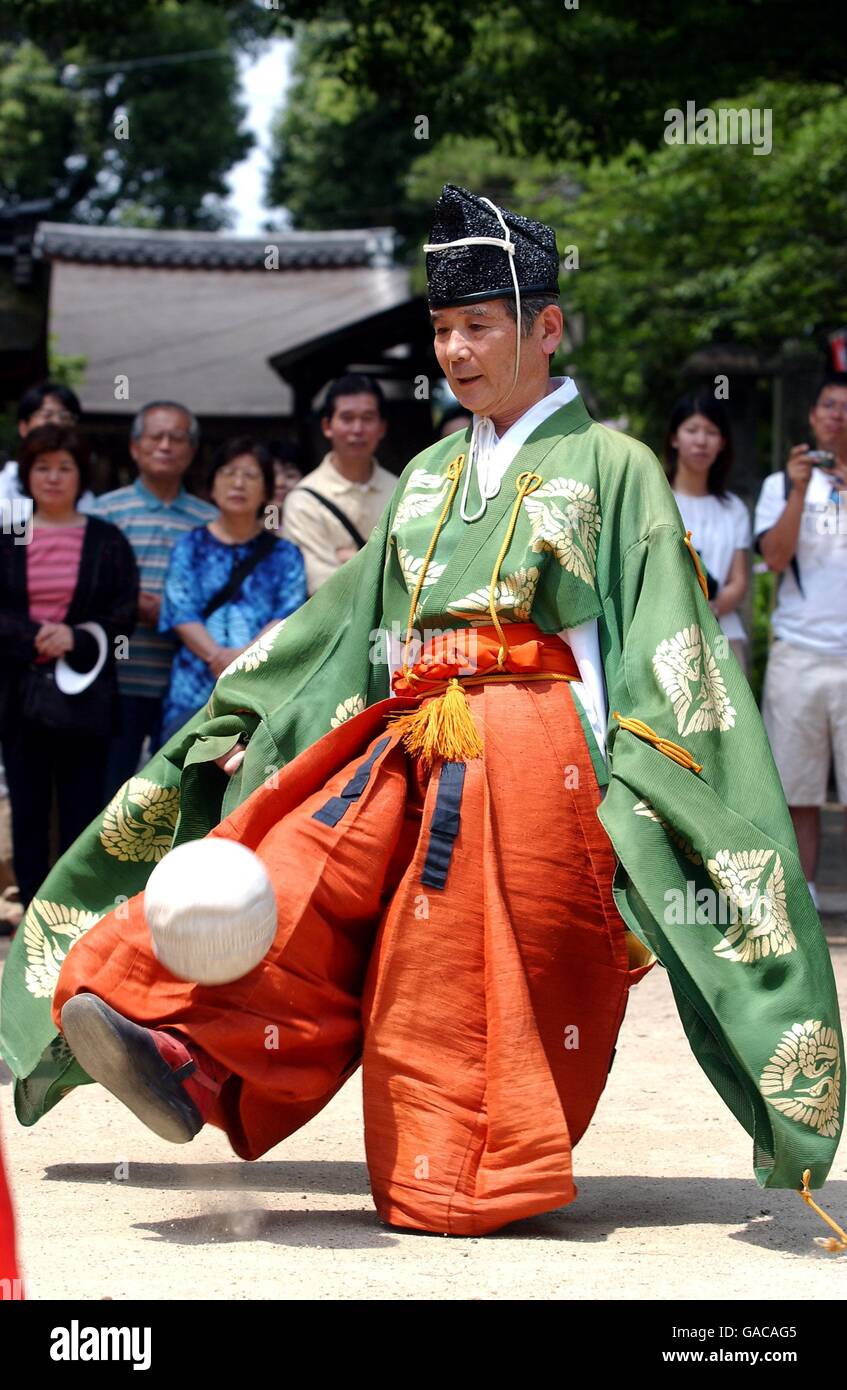 Soccer - FIFA World Cup 2002 - Kemari in Koyoto, Japan Stock Photo - Alamy
