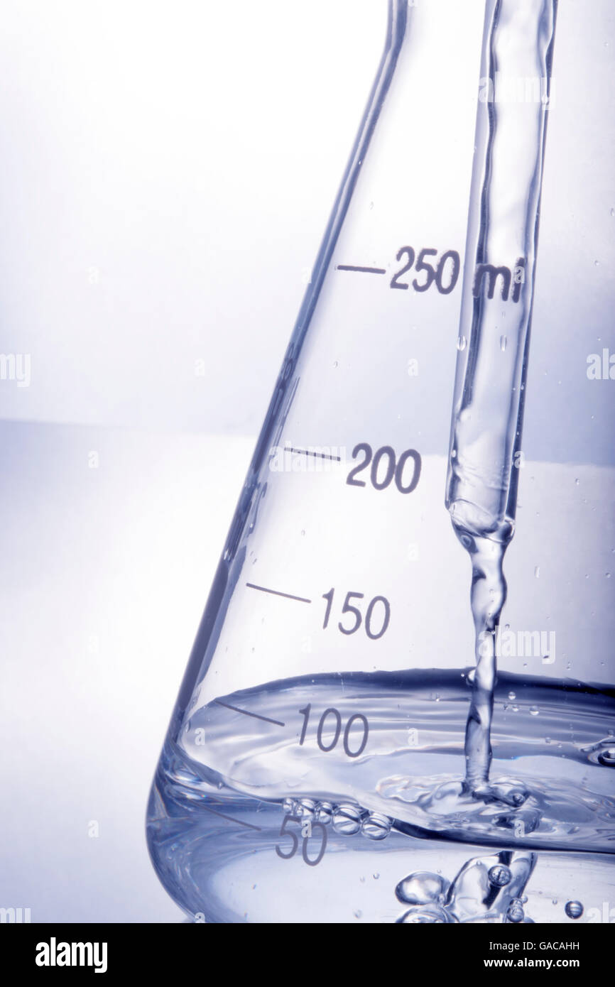Chemistry flask hi-res stock photography and images - Alamy