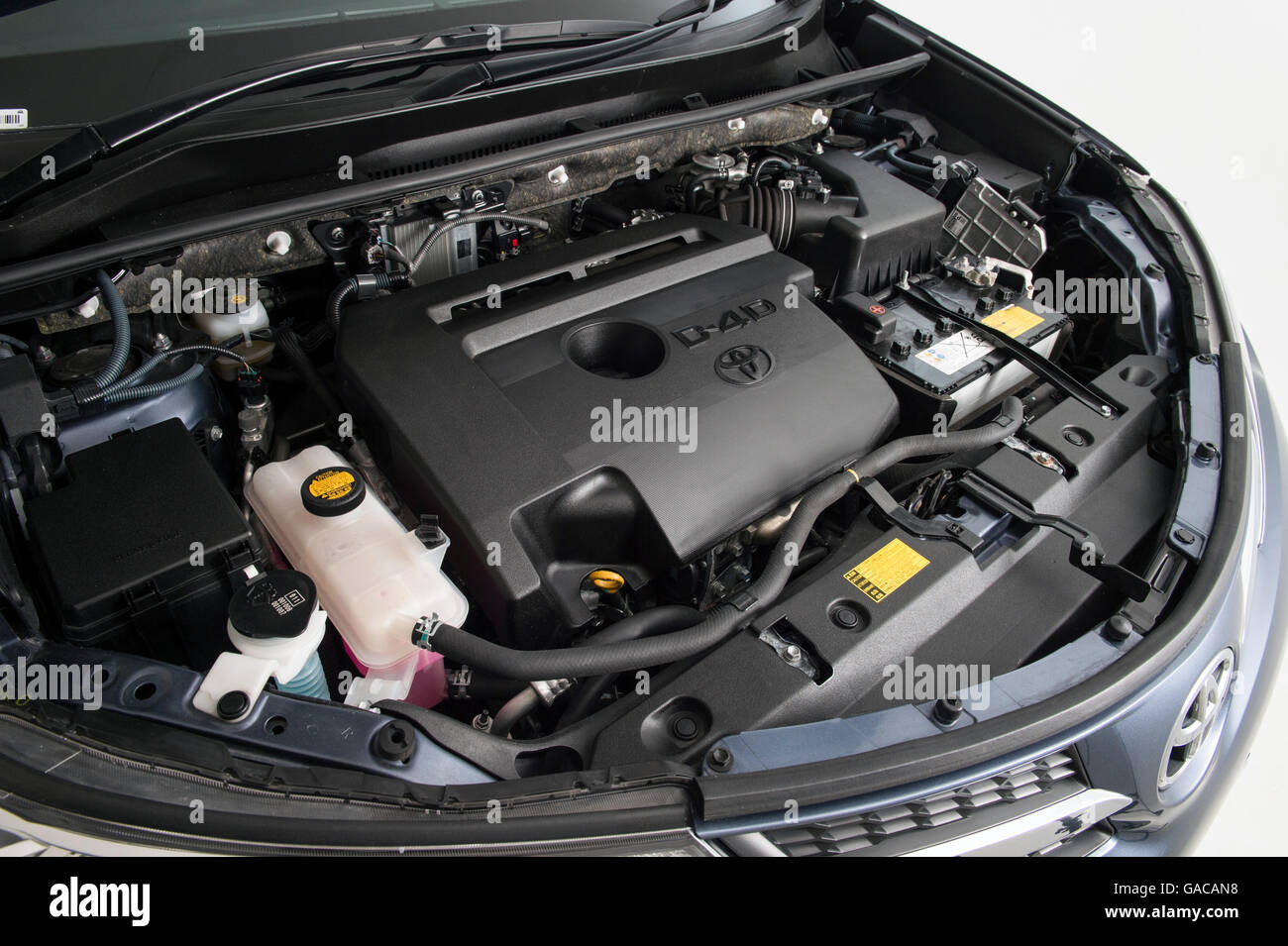 Toyota car engine hi-res stock photography and images - Alamy