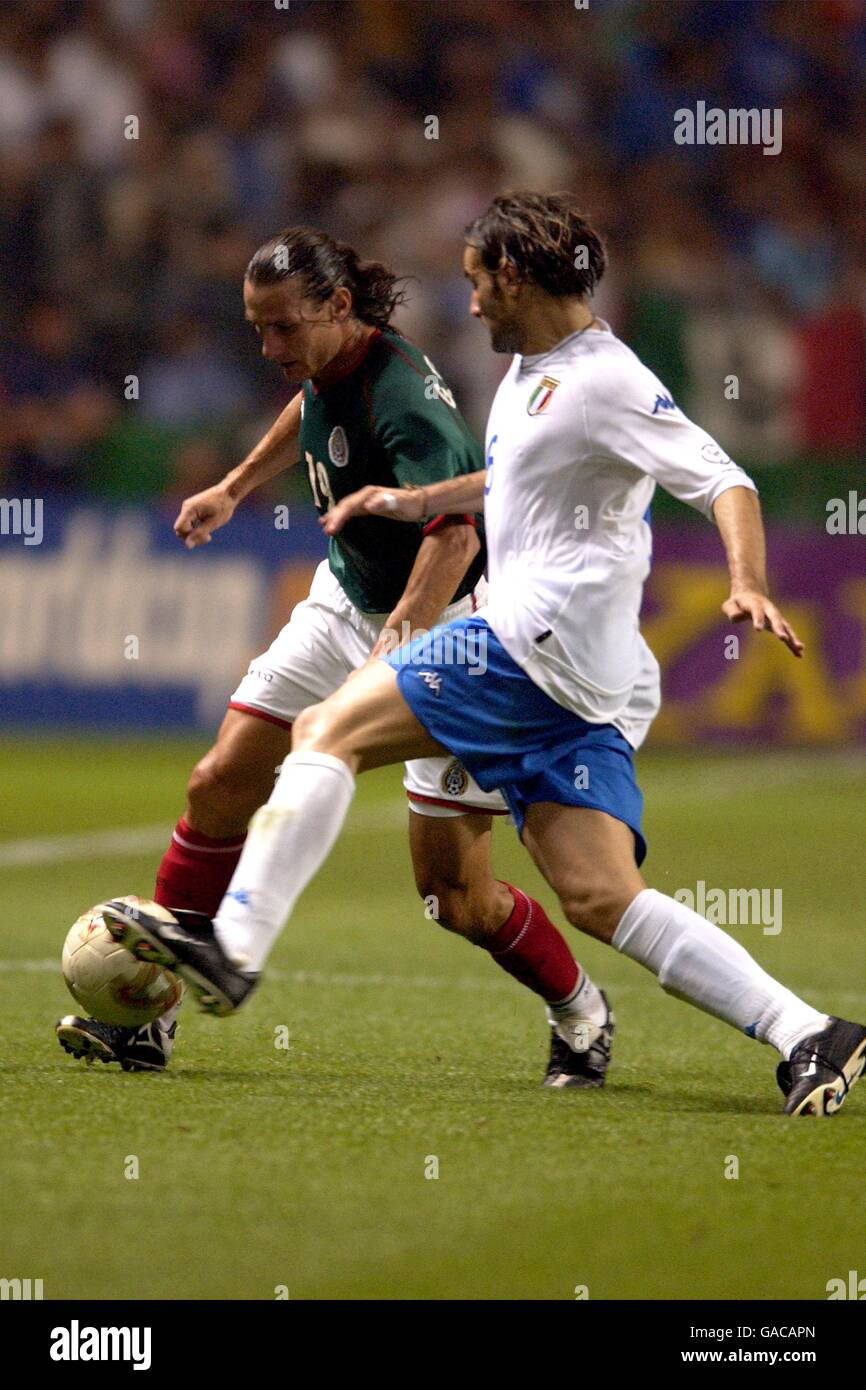 Soccer - FIFA World Cup 2002 - Group G - Mexico v Italy Stock Photo - Alamy