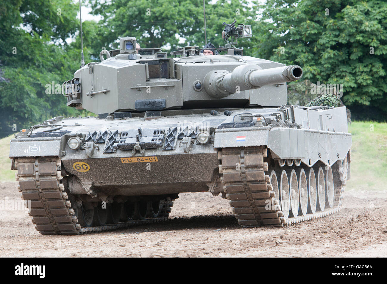 RU pov: Lancet drone hit a Leopard 2A6 : r/UkraineRussiaReport