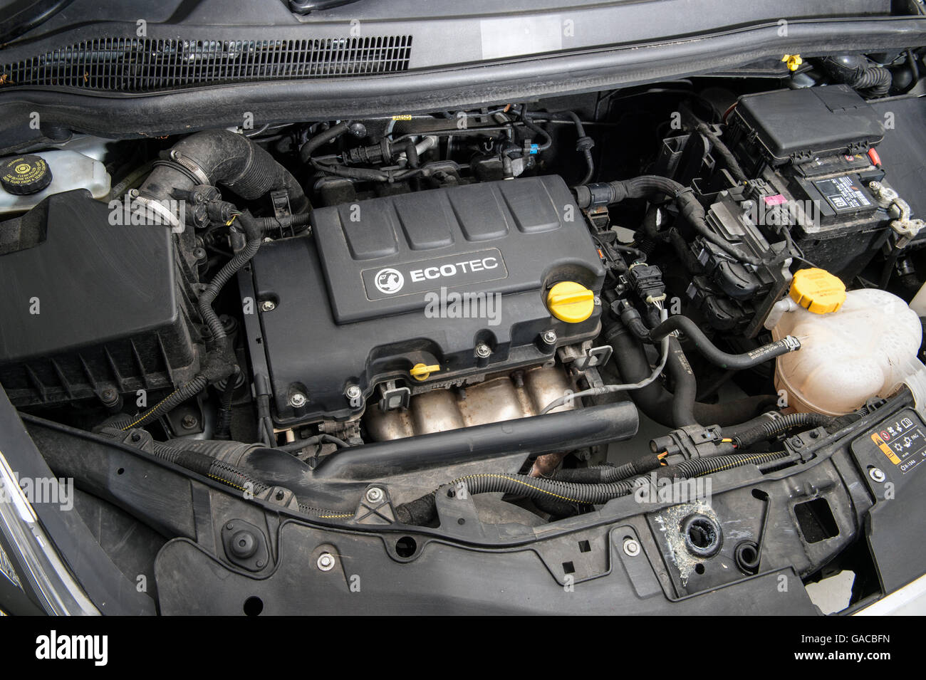 Vauxhall engine hi-res stock photography and images - Alamy