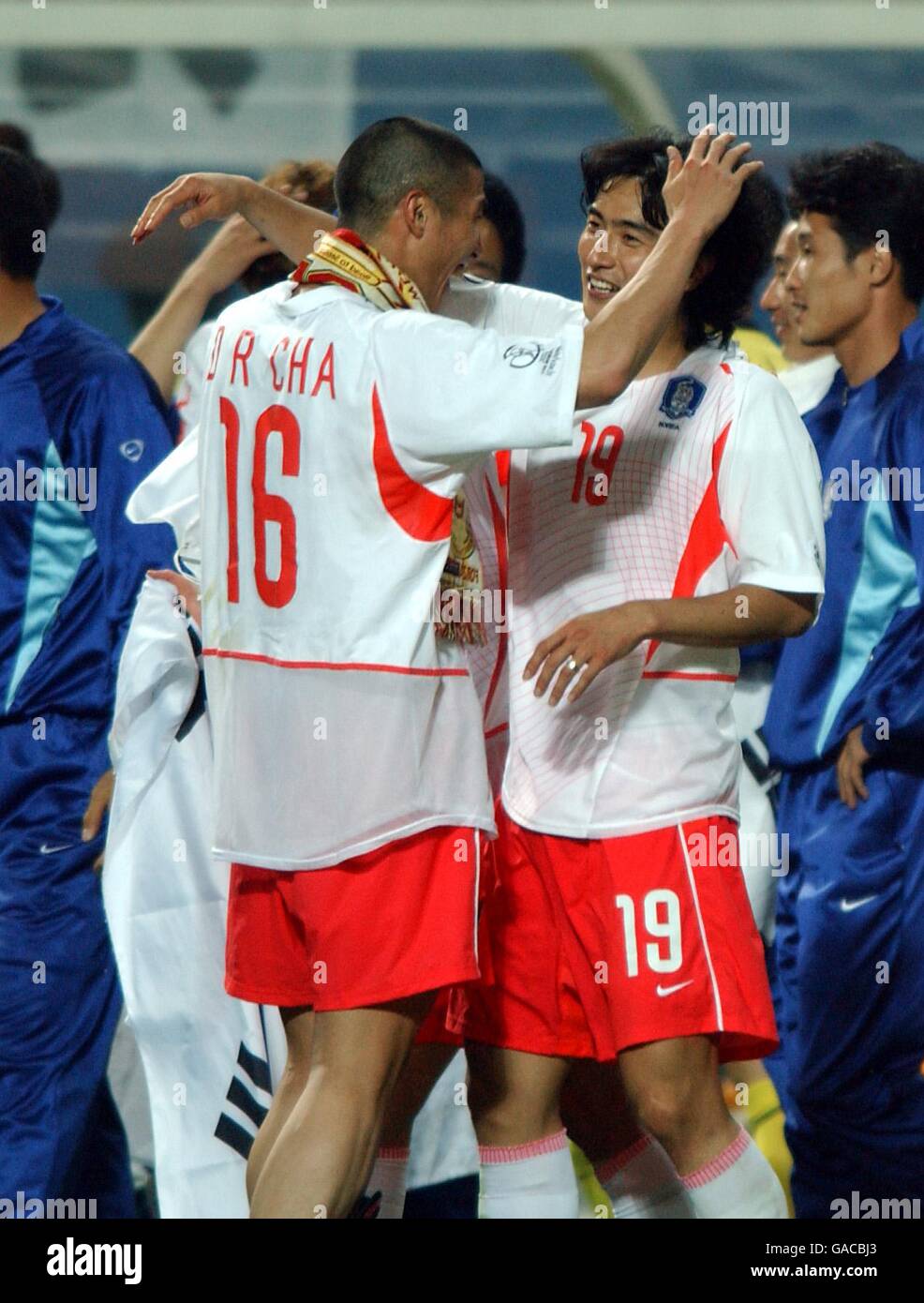 Korea's winning goal scorer Jung Hwan Ahn celebrates with Du Ri Cha ...