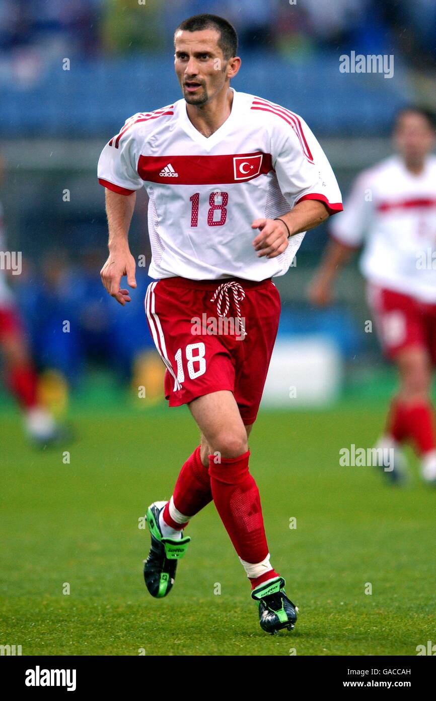 Last sixteen second phase football hi-res stock photography and images ...