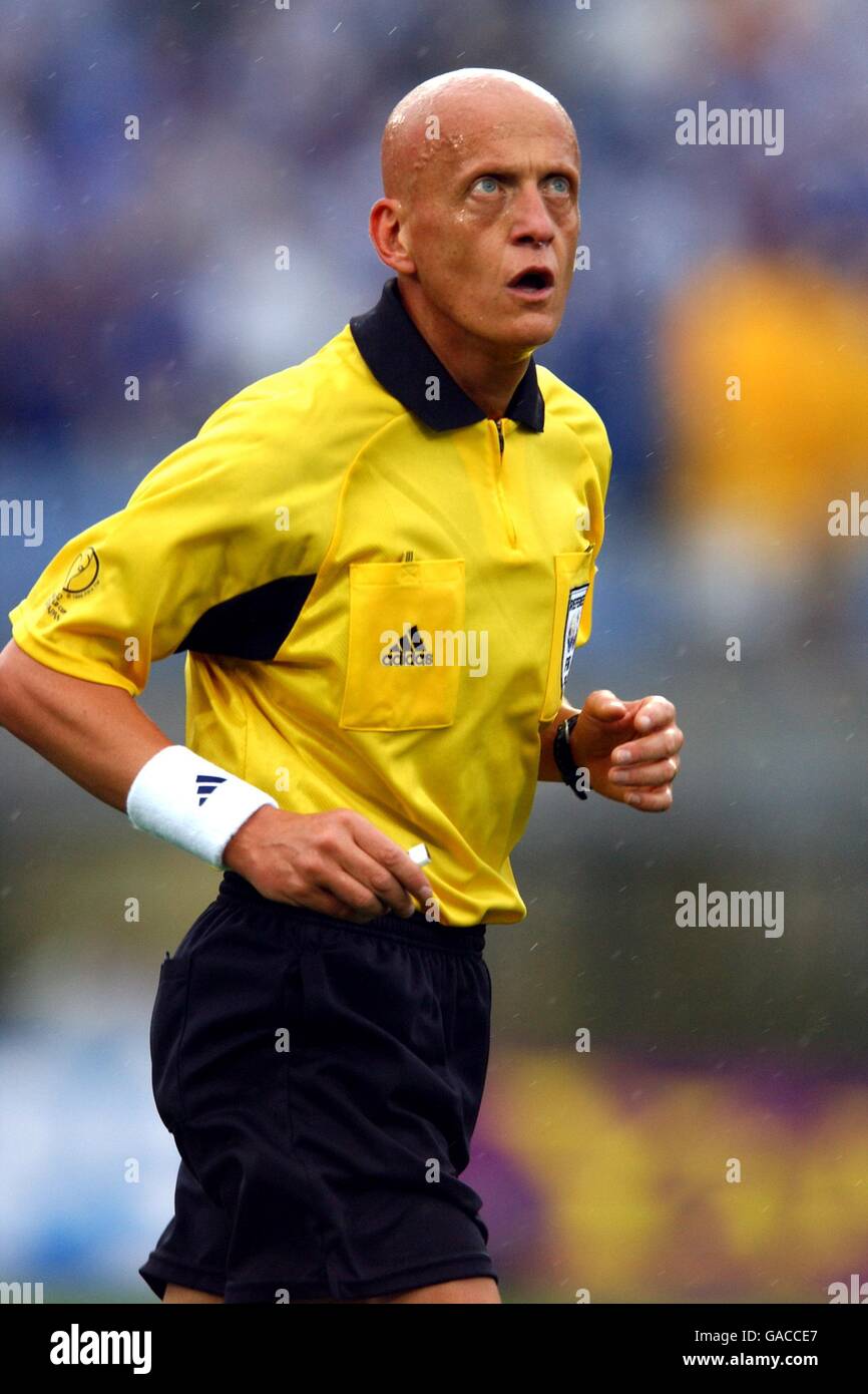 Fifa soccer referee pierluigi collina hi-res stock photography and ...