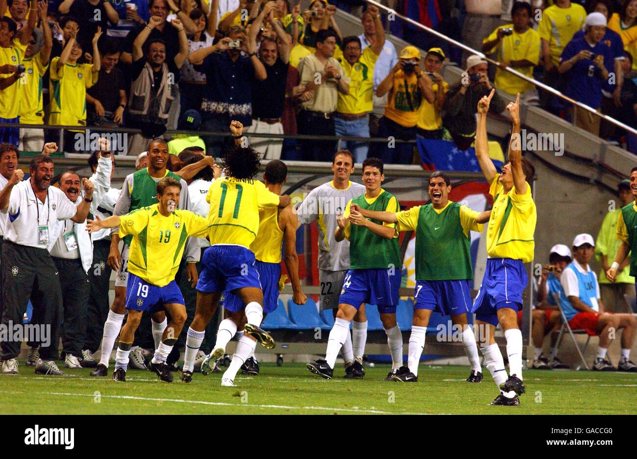 Brazil celebrate world cup 2002 hi-res stock photography and images - Alamy