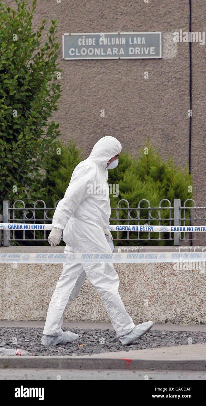 A forensic officer scene man shot dead in finglas hi-res stock ...