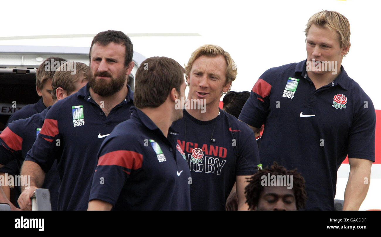 Members of England's rugby union team on the steps of their British ...