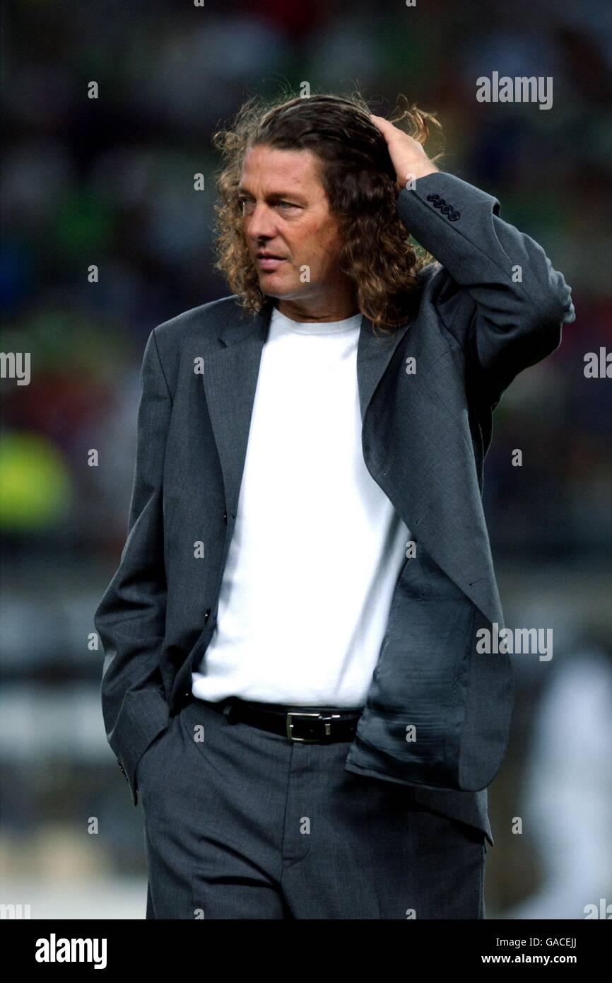 Football coach manager senegal hi-res stock photography and images - Alamy