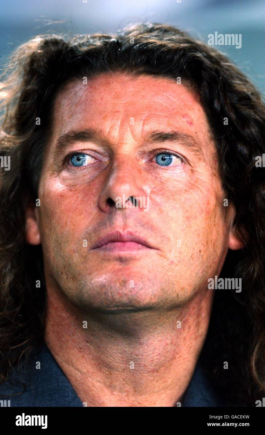 Football coach manager senegal hi-res stock photography and images - Alamy