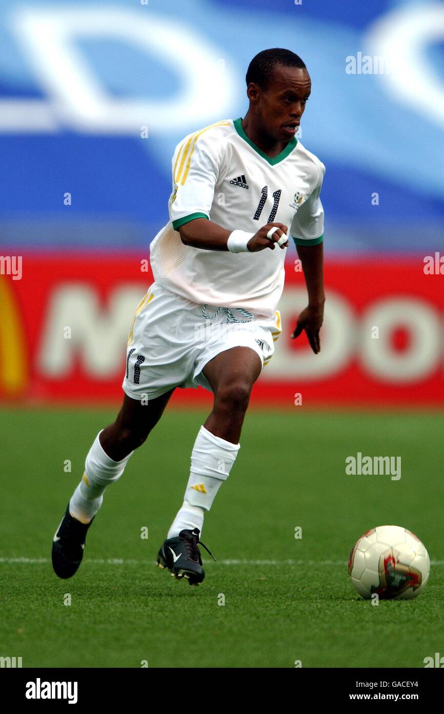 Soccer -FIFA World Cup 2002 - Group B - South Africa v Slovenia. Jabu ...