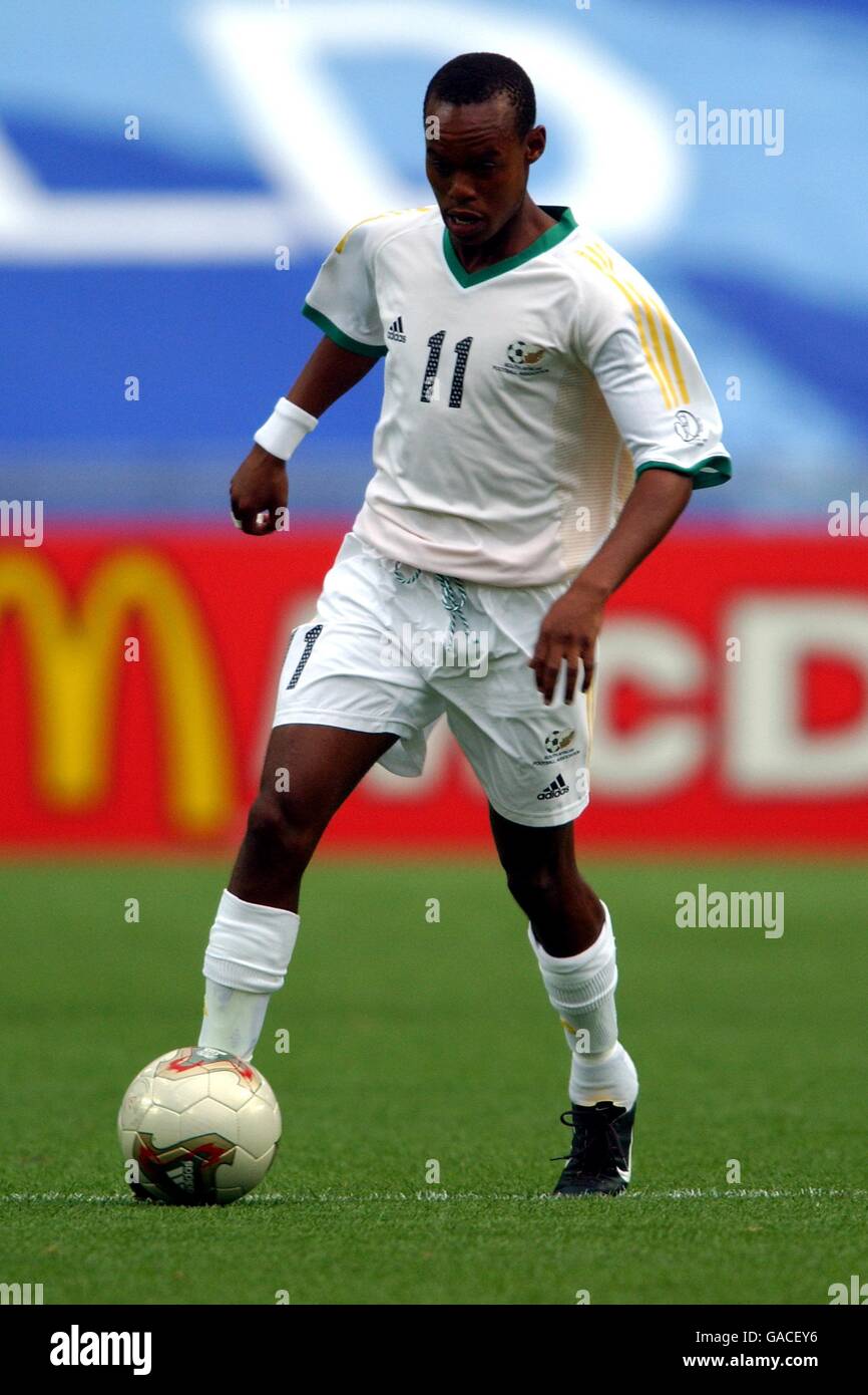 Soccer -FIFA World Cup 2002 - Group B - South Africa v Slovenia. Jabu ...