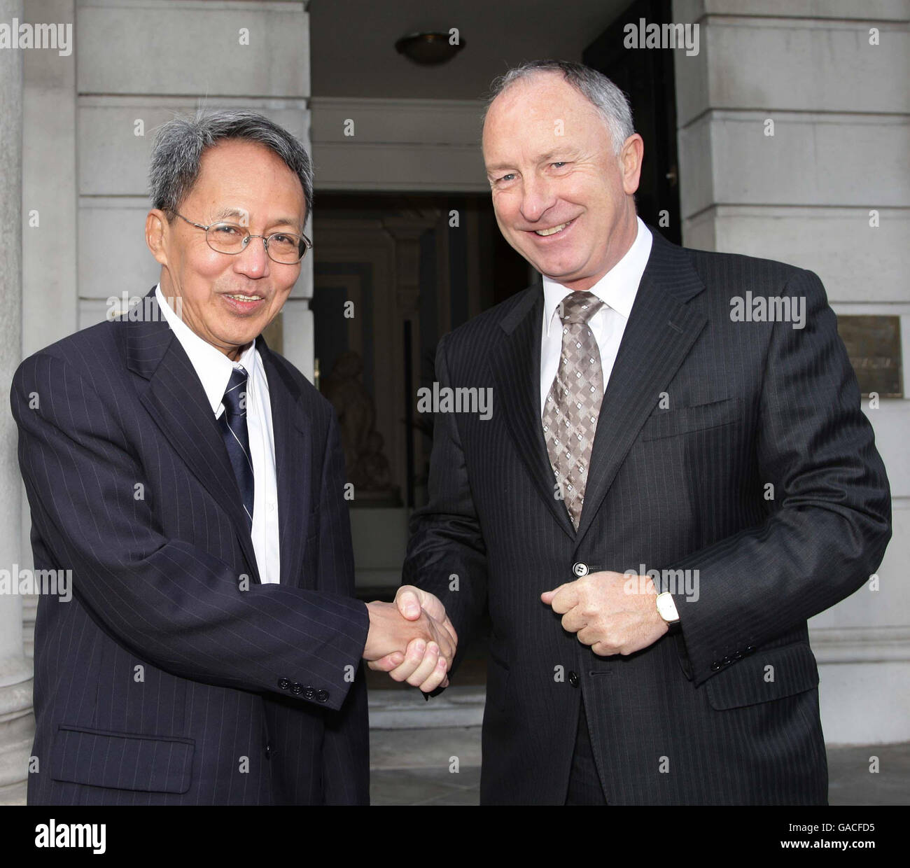 Pictured with dr sein win hi-res stock photography and images - Alamy