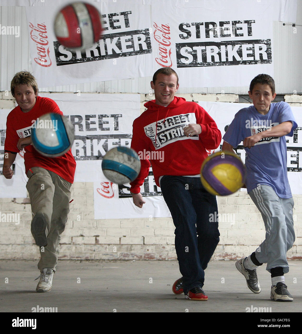 Manchester United and England's Wayne Rooney meets winners of the Coca ...