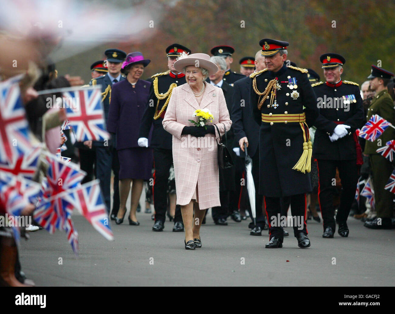 Queen elizabeth ii meets soldiers during hi-res stock photography and ...