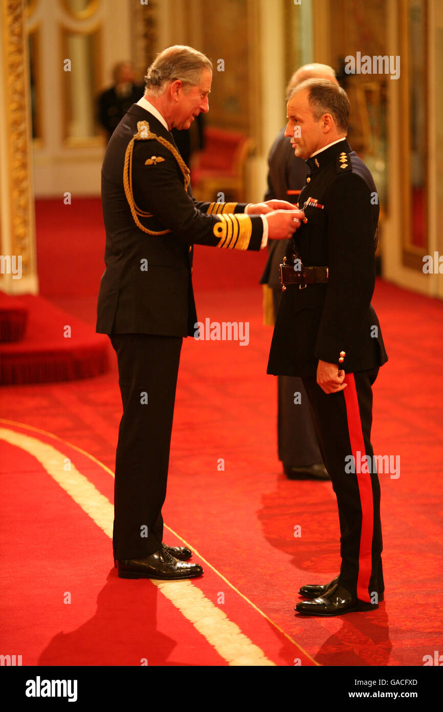 Captain martin kirchel made mbe prince wales buckingham palace hi-res ...