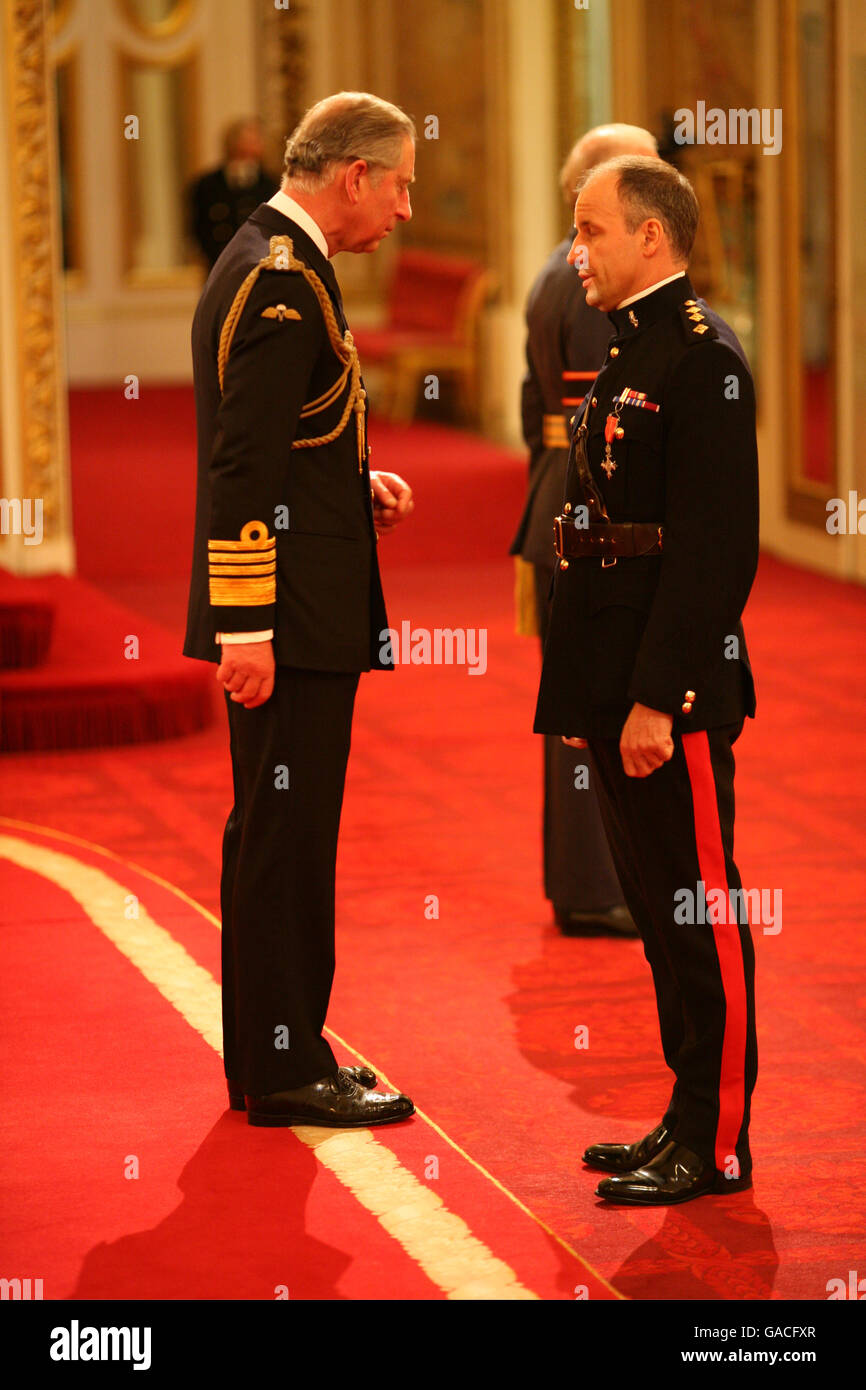 Captain martin kirchel made mbe prince wales buckingham palace hi-res ...