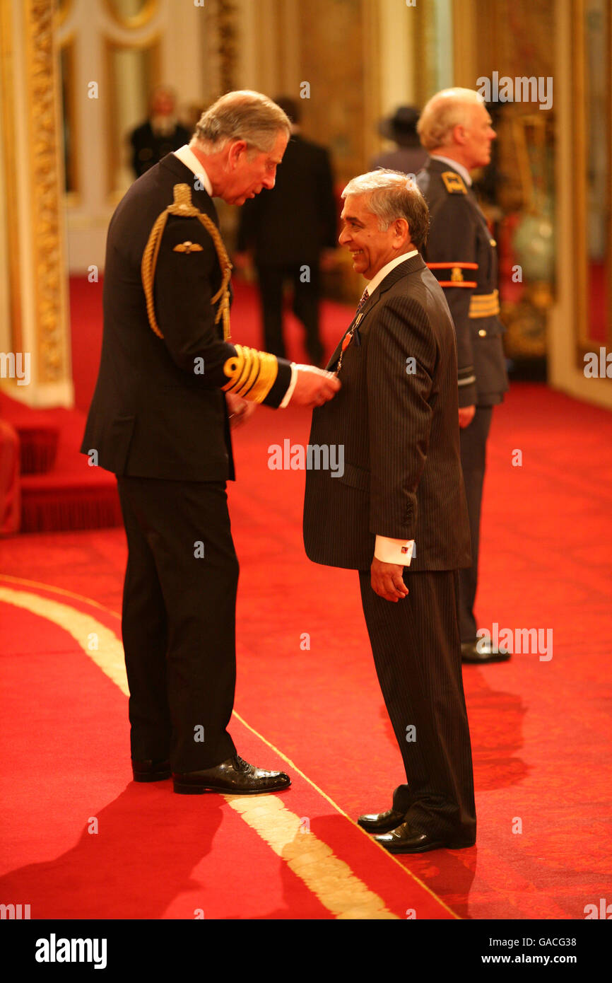 Mr. Jamil Akhtar from Huddersfield is made an MBE by the Prince of ...