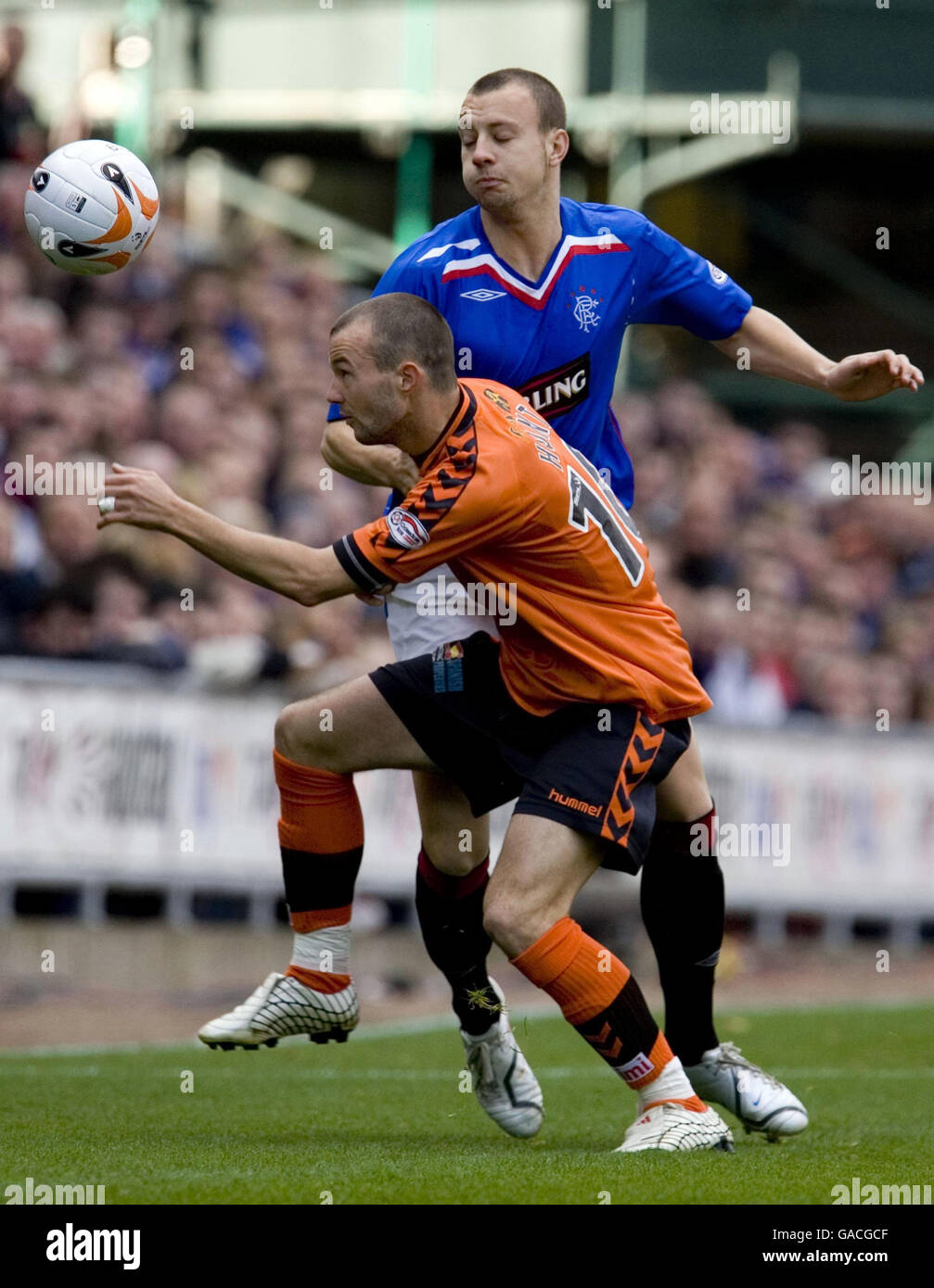 Dundee United's Noel Hunt battles with Rangers' Alan Hutton during the ...