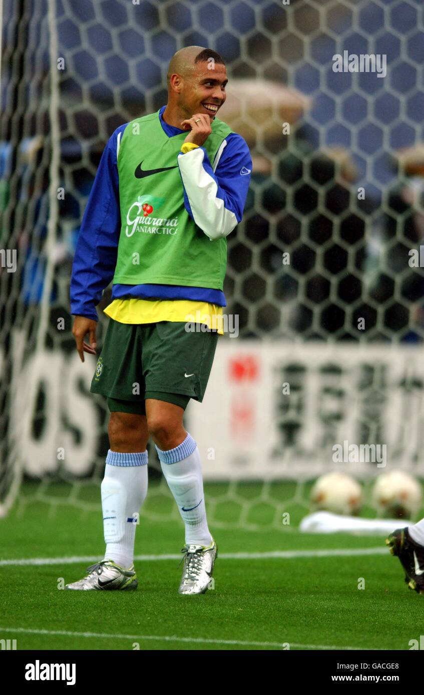 Ronaldo 2002 World Cup Stock Photos & Ronaldo 2002 World Cup Stock ...