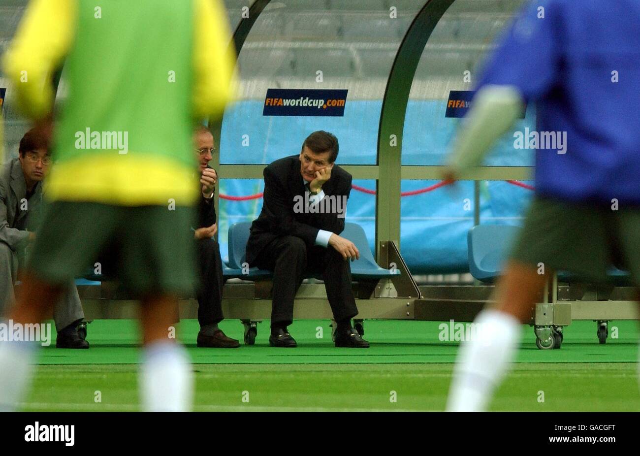 Andy Roxburgh of FIFA's techinical study group watches Brazil train ...