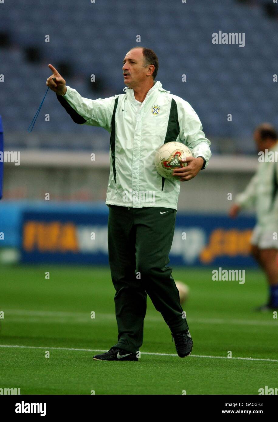 Brazil world cup final 2002 germany hi-res stock photography and images ...