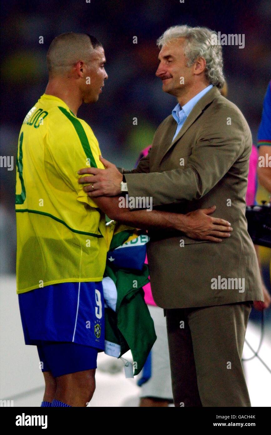 Ronaldo 2002 brazil germany hi-res stock photography and images - Alamy