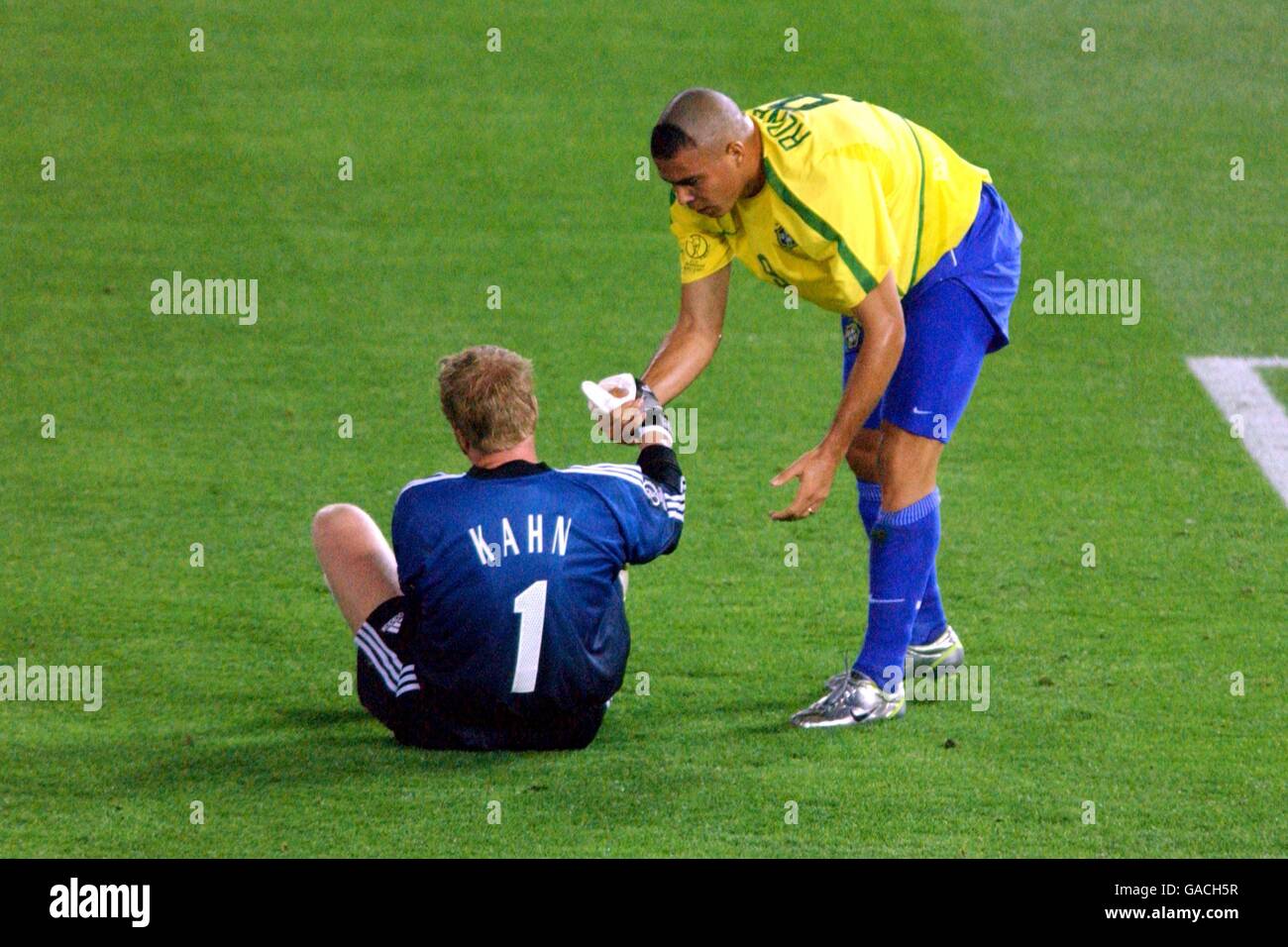 Brazils ronaldo offers sympathy to german goalkeeper oliver kahn hi-res ...