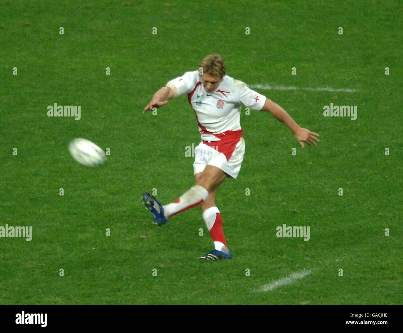 Jonny Wilkinson of England kicks the drop goal that secures the victory ...