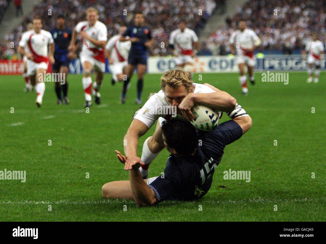 Josh Lewsey scores England's try duirng thier 14-9 victory over France ...