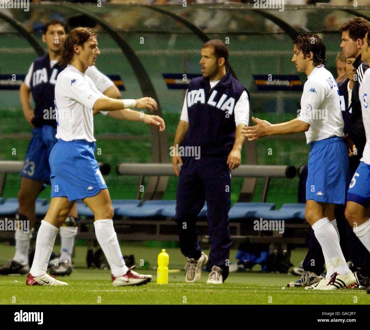 Del piero world cup 2002 hi-res stock photography and images - Alamy