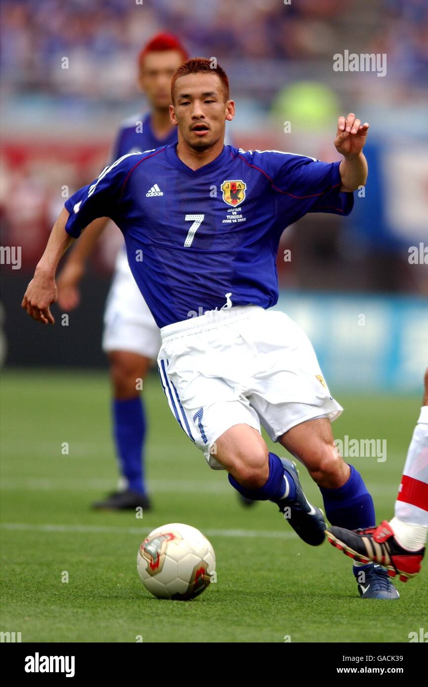 Japans hidetoshi nakata in action hi-res stock photography and images ...