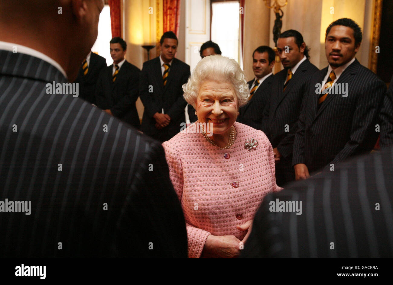 Queen elizabeth england rugby team hi-res stock photography and images ...