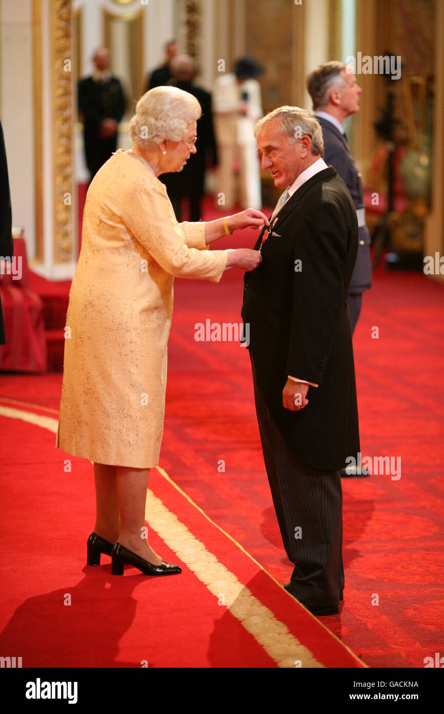 Mr. Gerald Long, from Cowbridge, receives an MBE from The Queen at ...