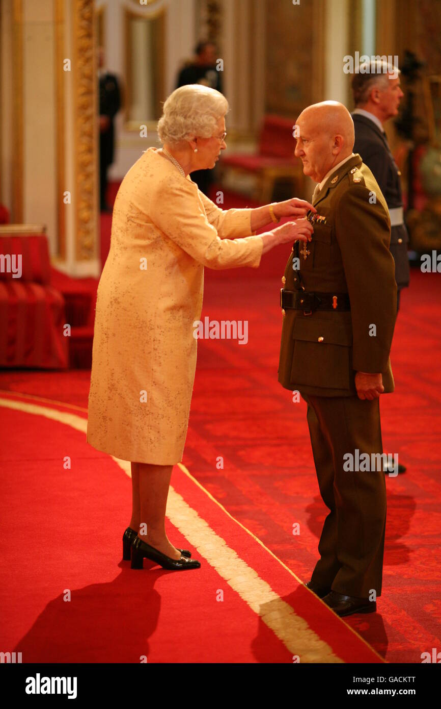 Major Phillip Morton receives an MBE from The Queen at Buckingham ...
