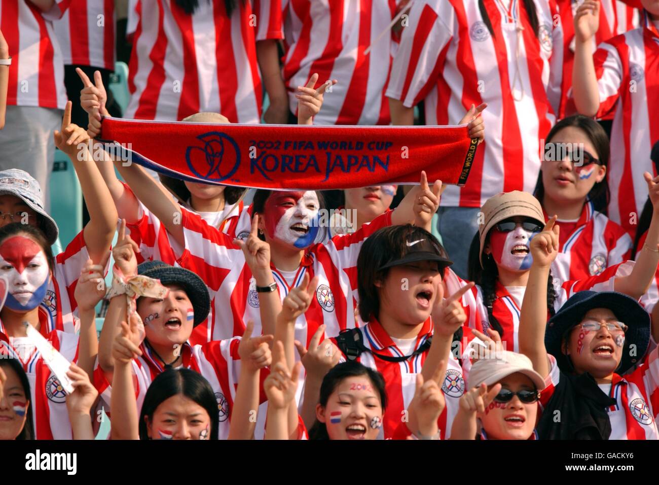 Soccer -FIFA World Cup 2002 - Group B - Spain v Paraguay Stock Photo ...