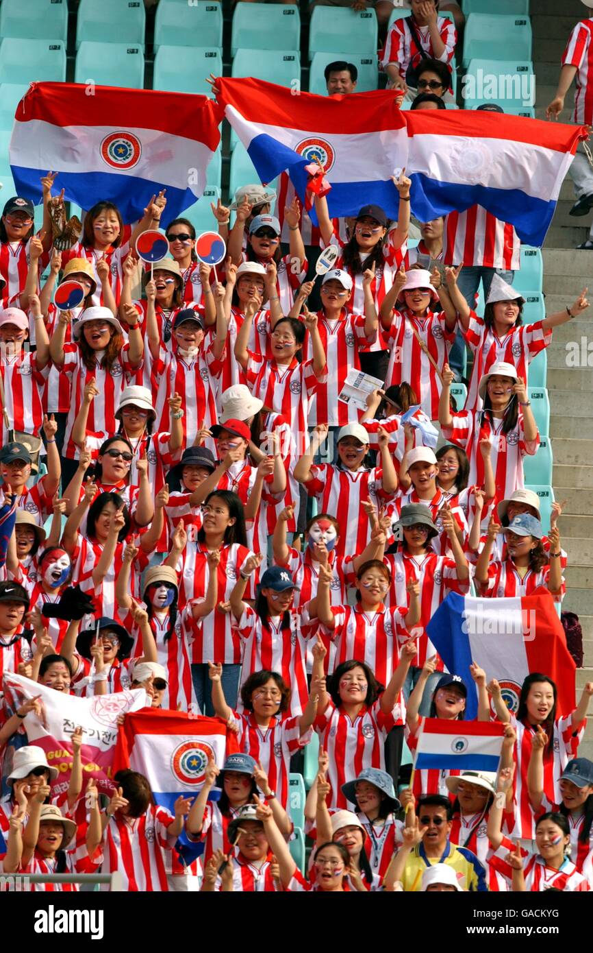 Soccer fifa world cup 2002 group b spain v paraguay hi-res stock ...