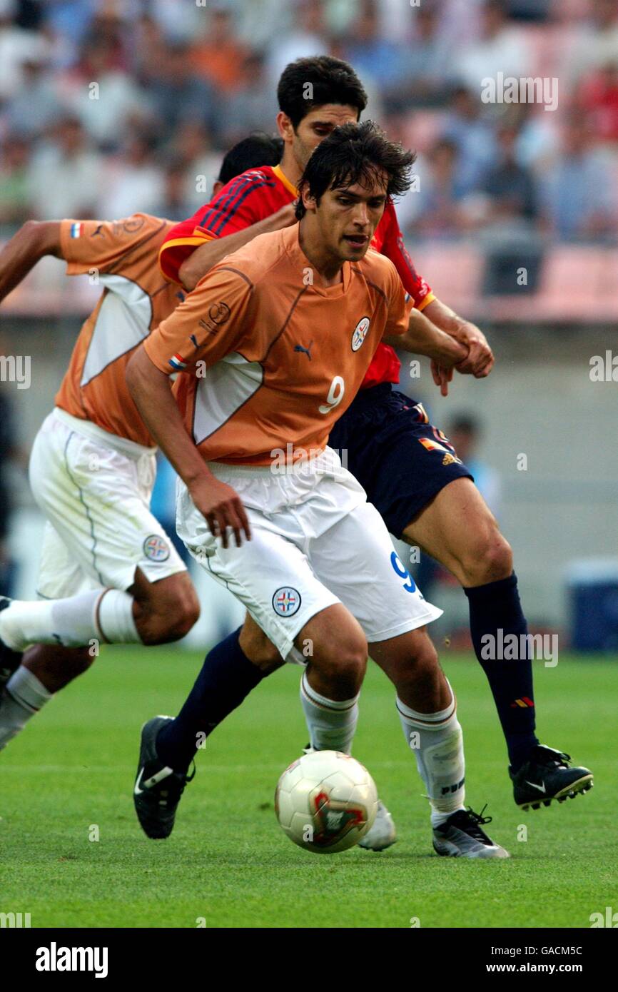 Soccer -FIFA World Cup 2002 - Group B - Spain v Paraguay Stock Photo ...