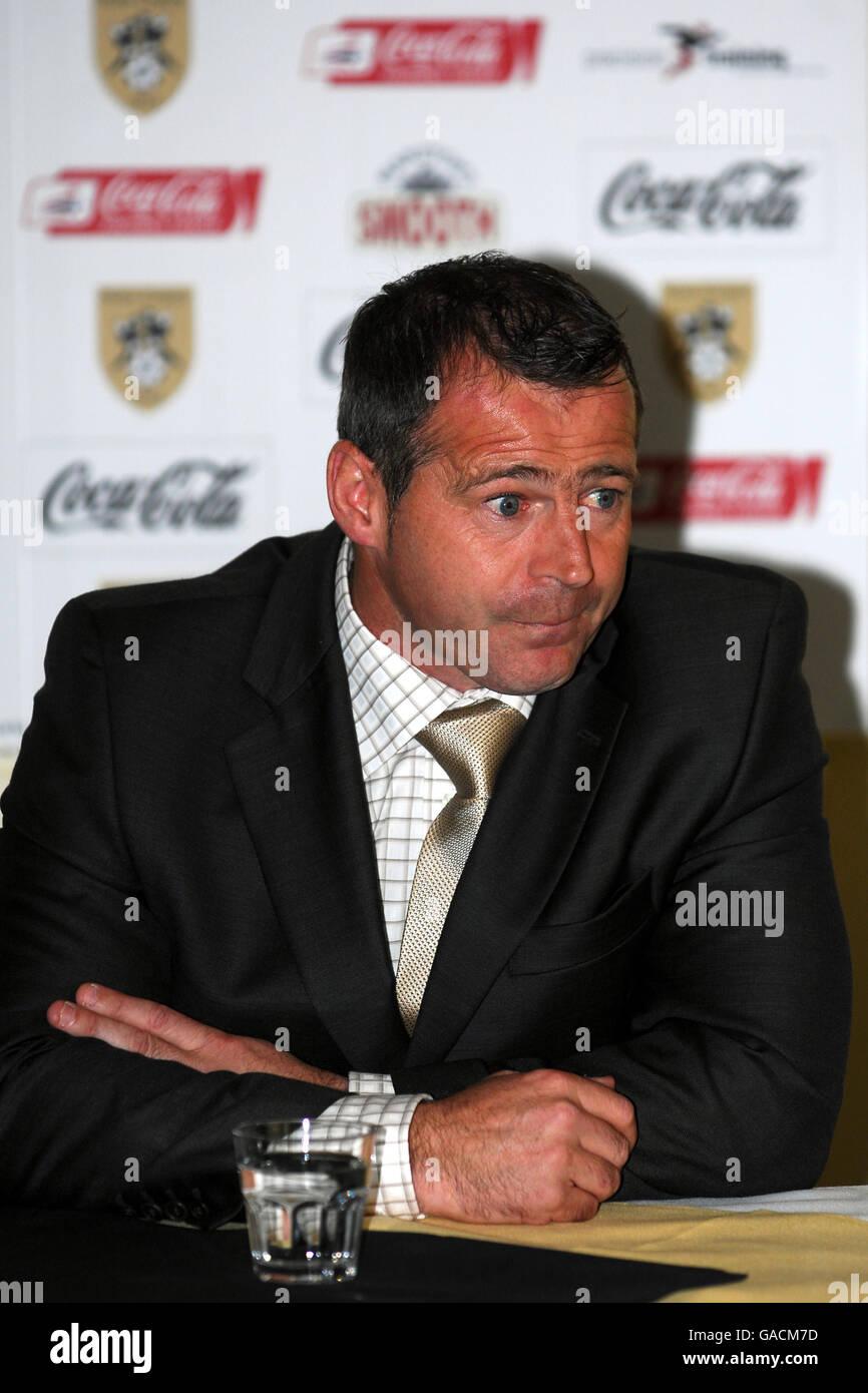 New notts county manager ian mcparland hi-res stock photography and ...