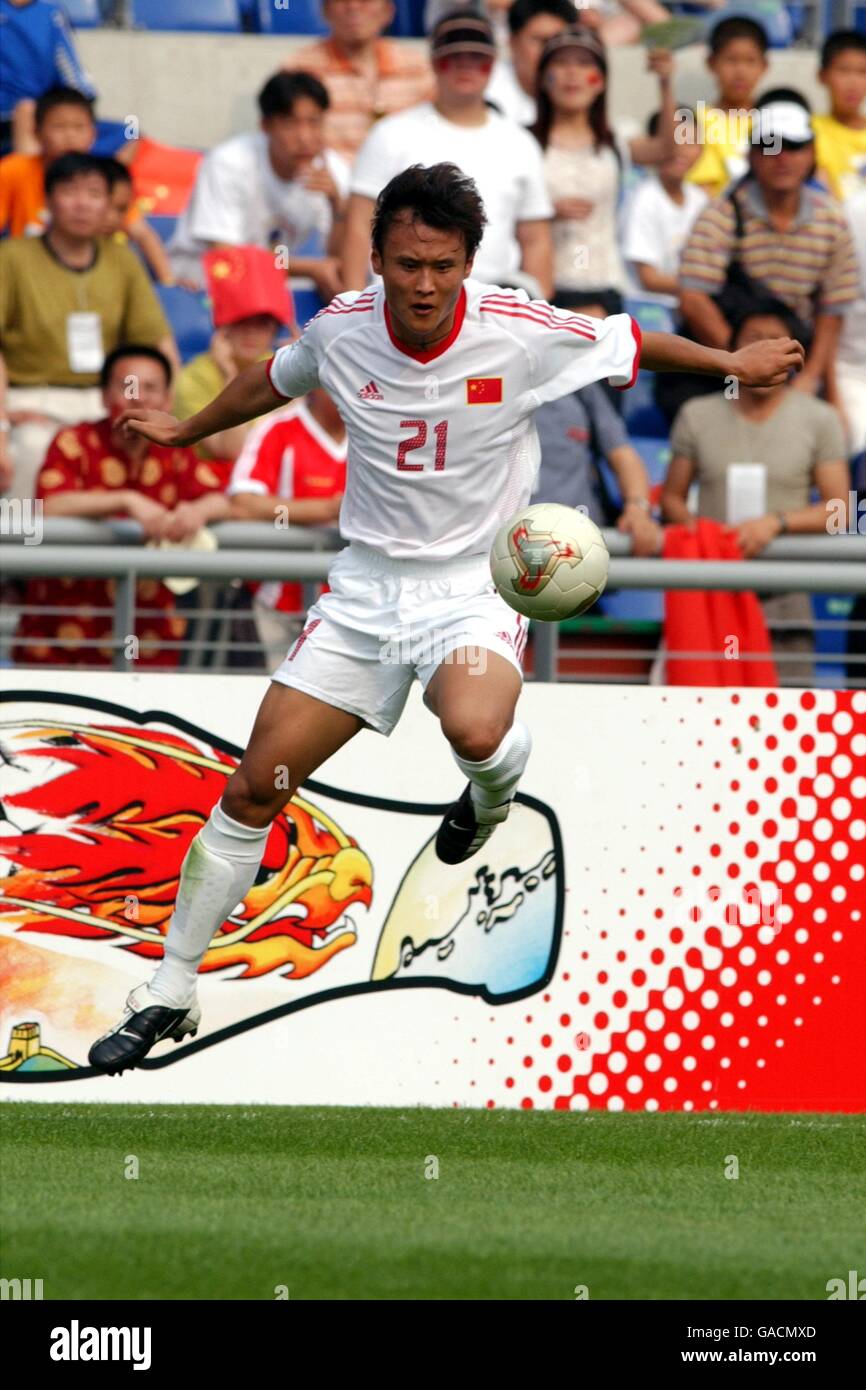Chinas xu yunlong jumps to control the ball hi-res stock photography ...