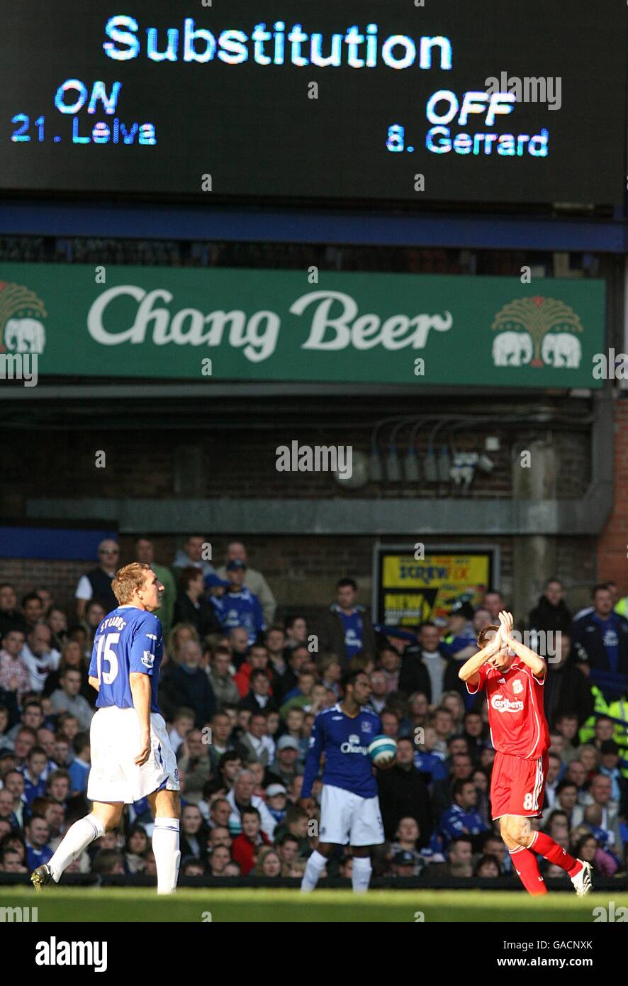Full length steven gerrard lucas leiva hi-res stock photography and ...