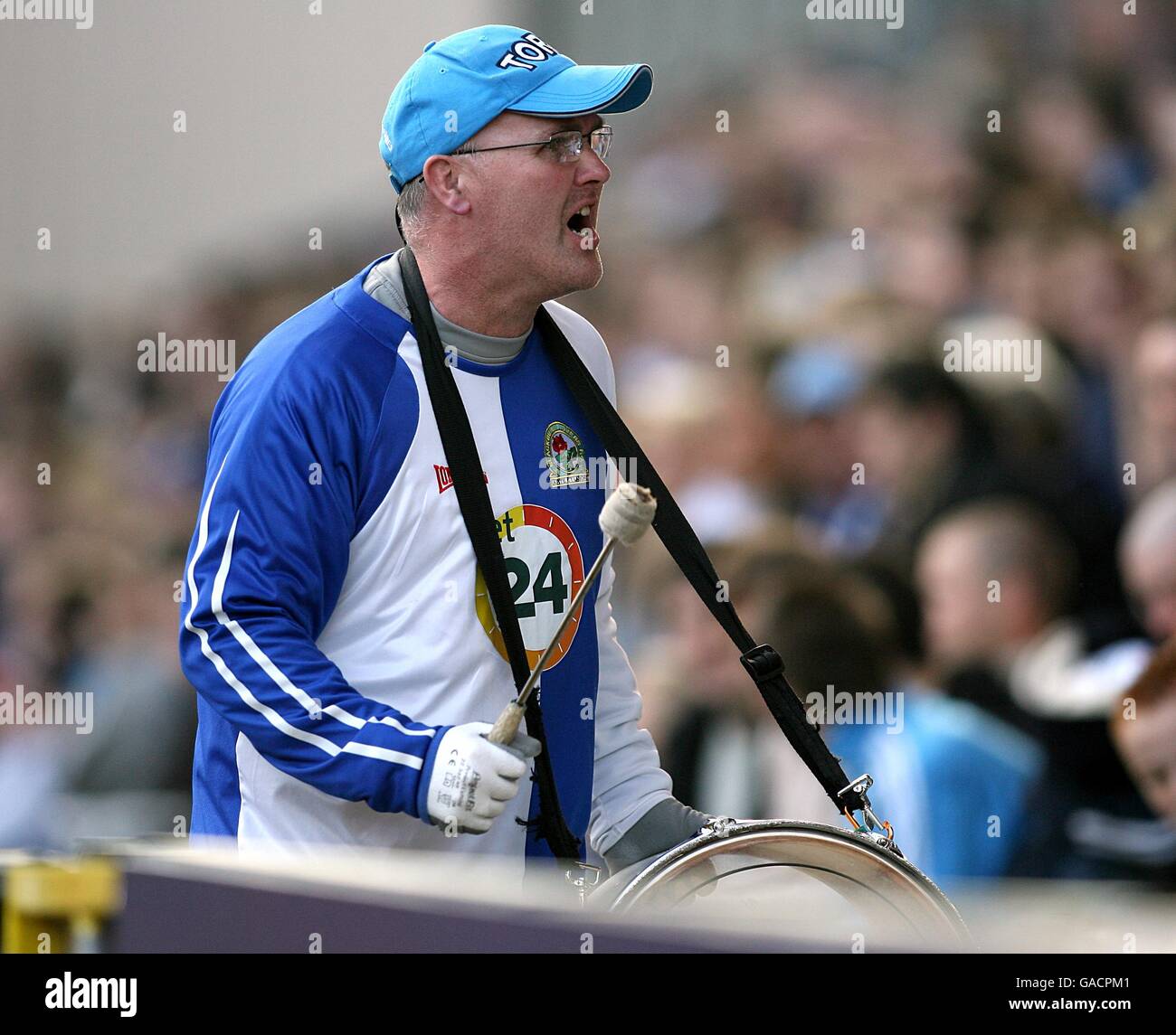 A Blackburn Rovers fan shows his support from the stands Stock Photo ...
