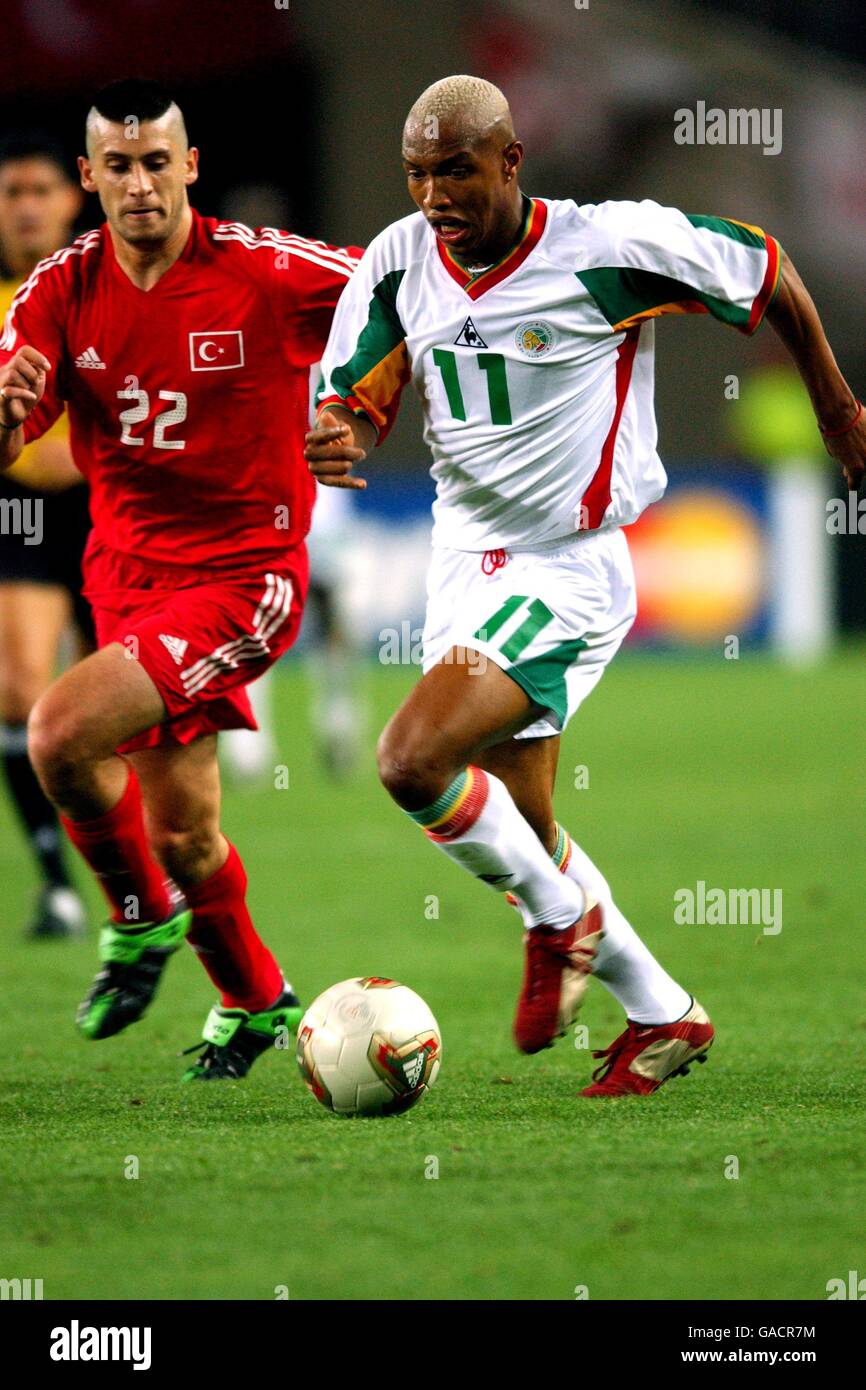 Turkeys umit davala chases senegals el hadji diouf hi-res stock ...