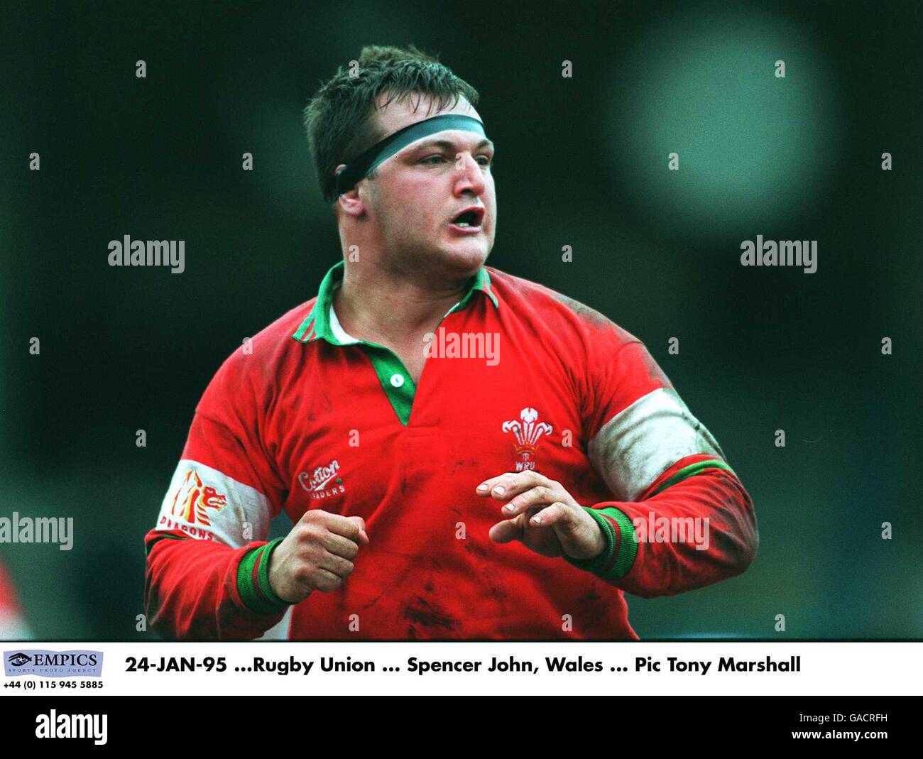 24 jan 95 rugby union lyndon mustoe hi-res stock photography and images ...