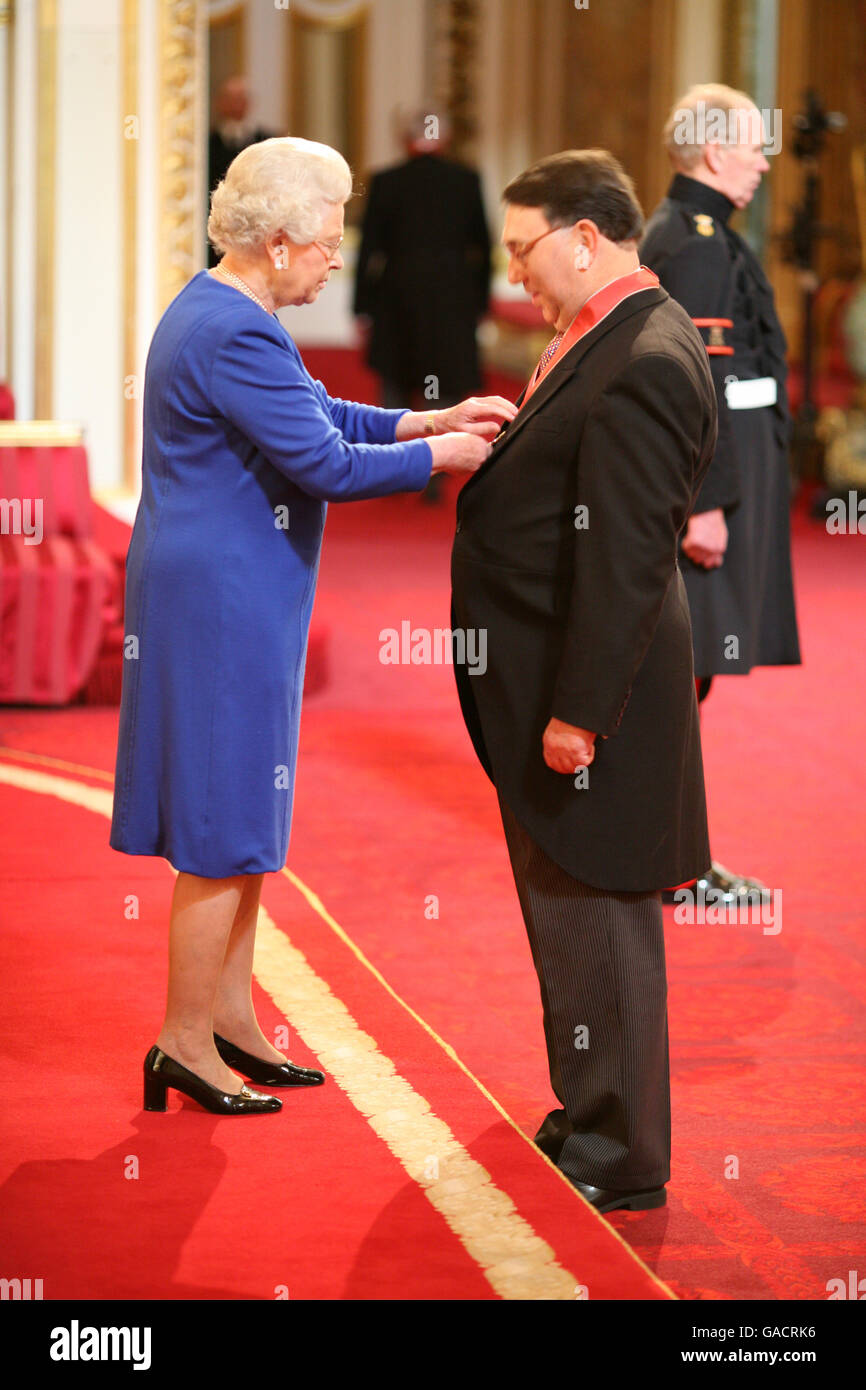 Made cbe by queen buckingham palace hi-res stock photography and images ...